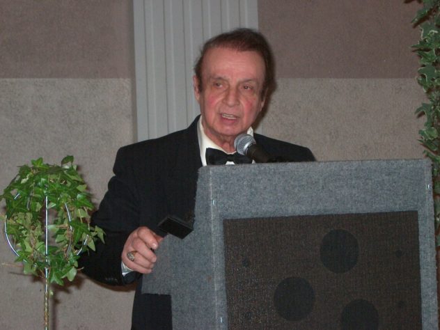 Dadrian Receives Medal from Diaspora Minister