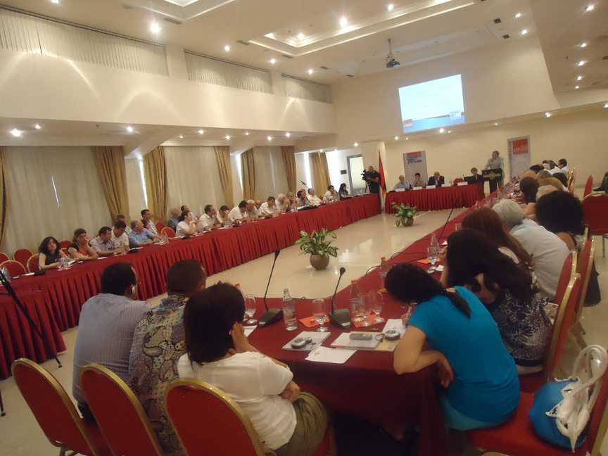 HMF Hosts Round Table Discussion for 'Economics and Social Democracy'