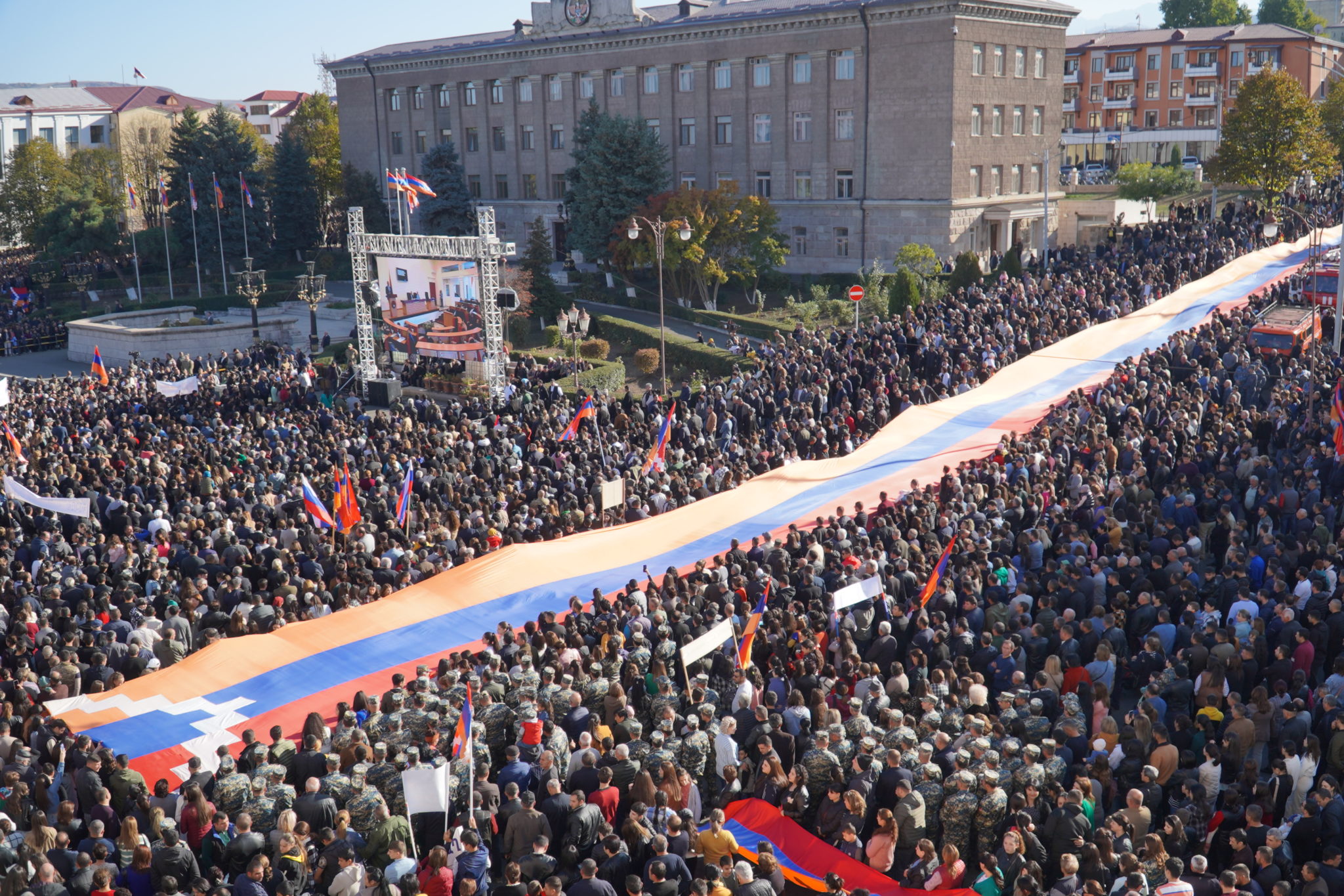 Massive crowd turns out to rally for Artsakh