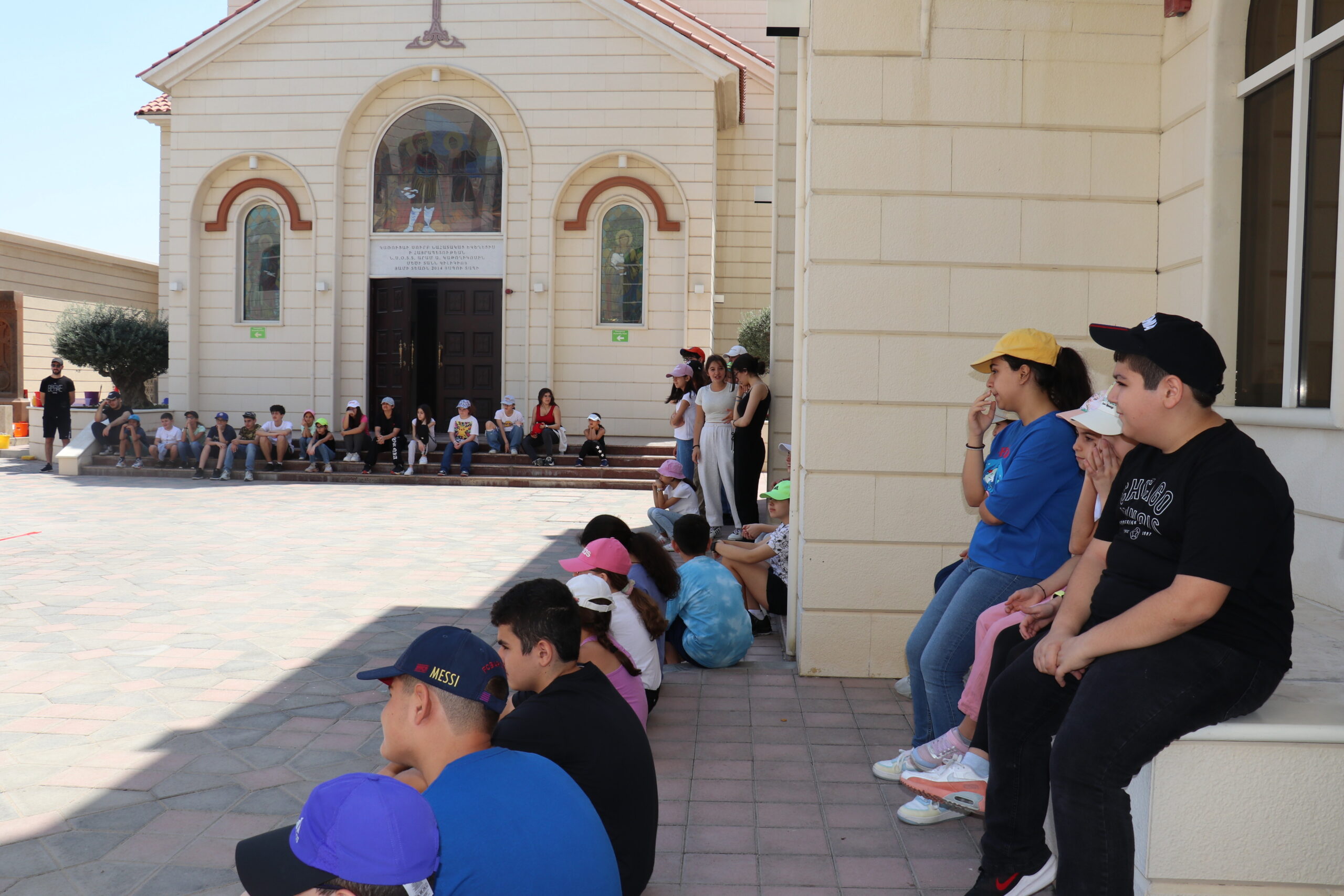 The participants of the Banakum initiative in the foreground of the St ...