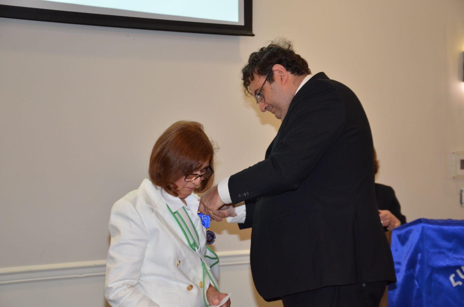 Zakar Keshishian presents Anny Aghajanian with the Hamazkayin Shkanshan ...