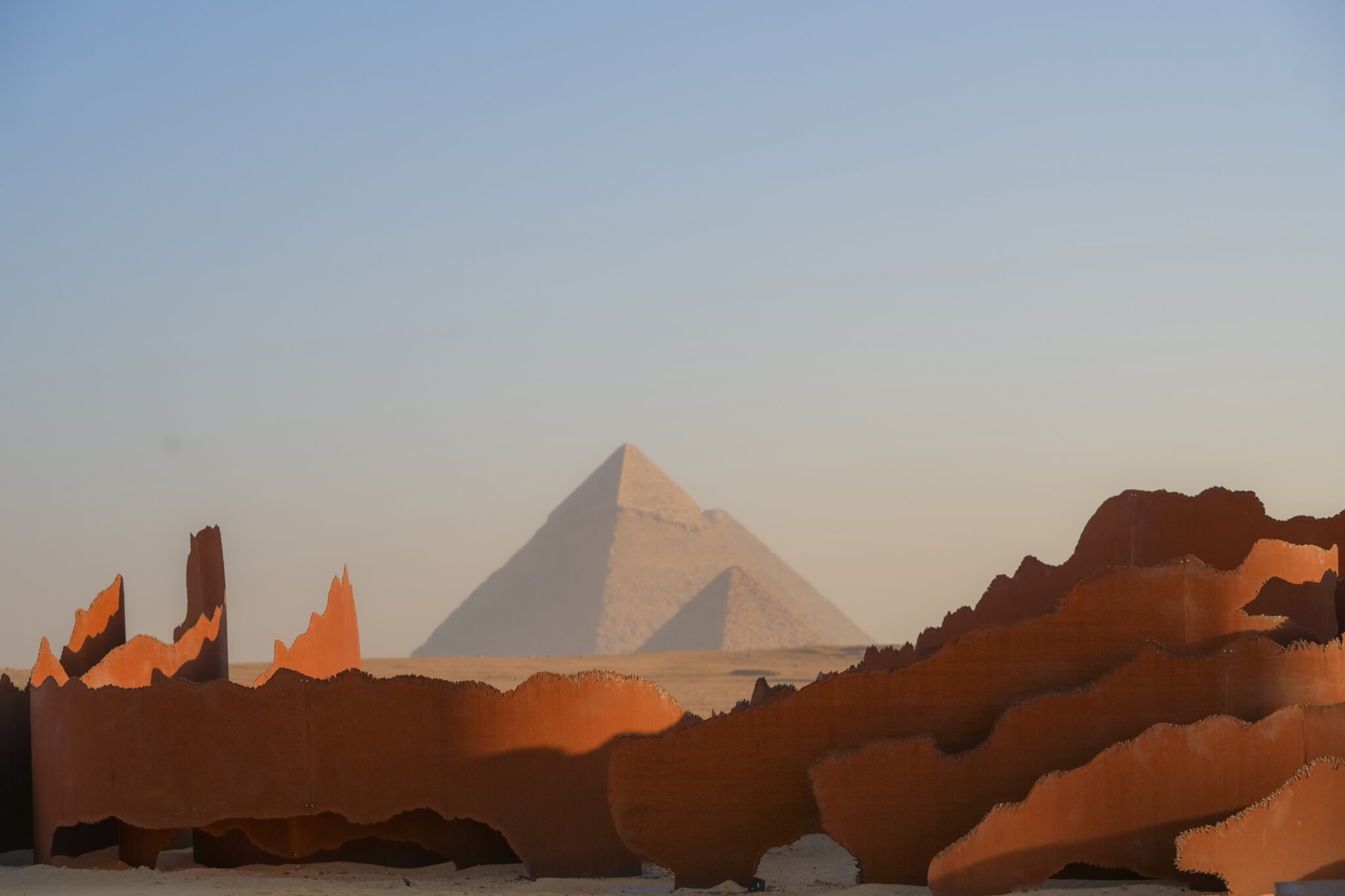 Jean Boghossian presents landmark sculptures at the Pyramids of Giza