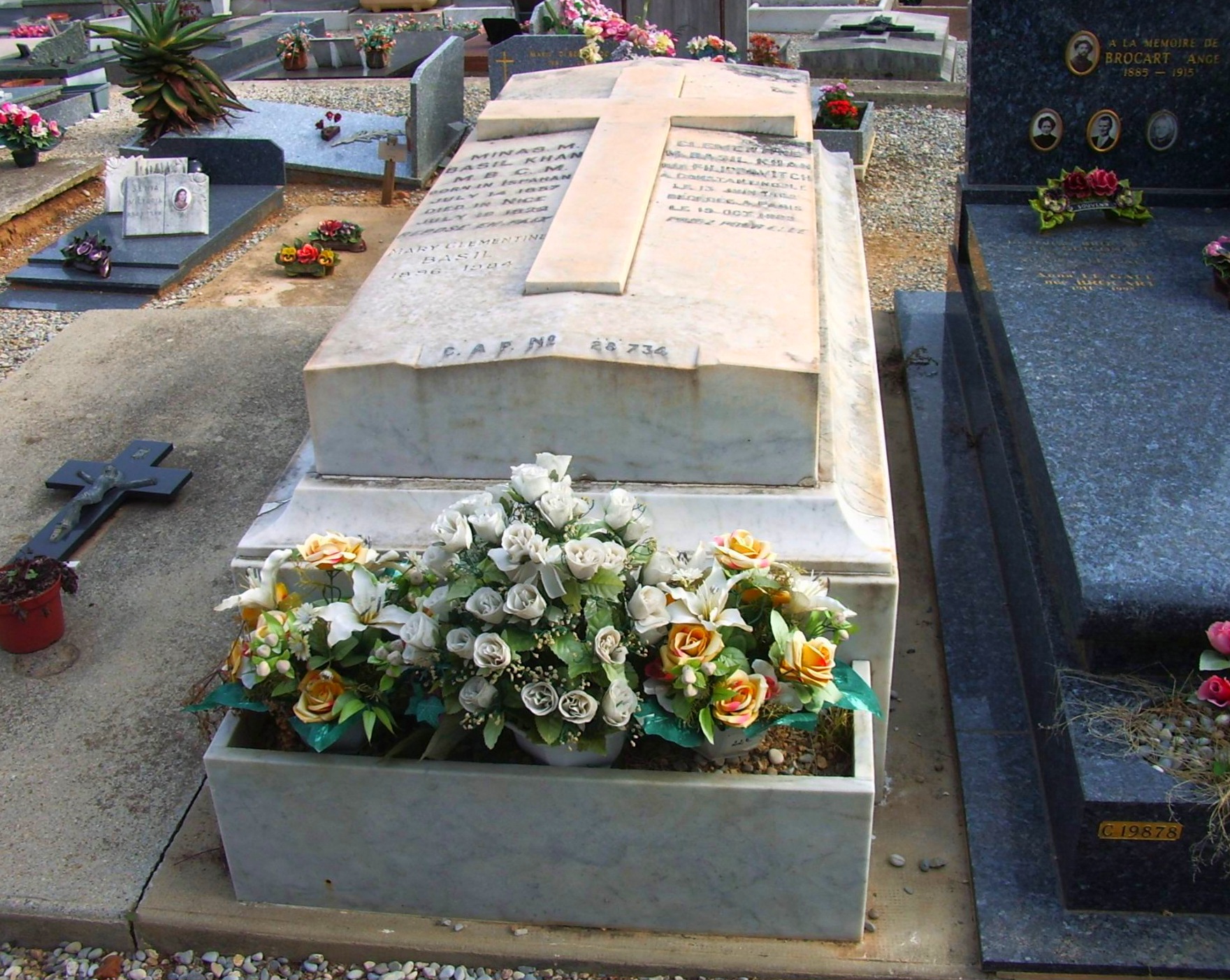 Dr. Minas Manook Basil's grave - The Armenian Weekly