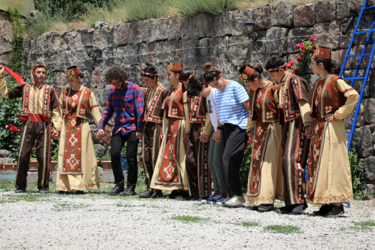 Armenian dancing in Ashnak - The Armenian Weekly