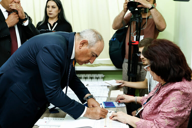 Parliamentary elections widen Armenia’s political crisis